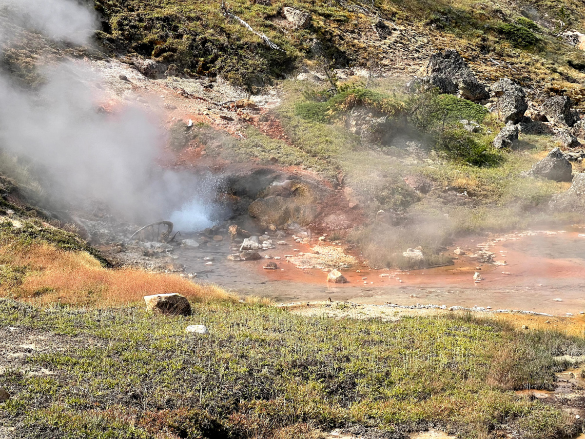 Yellowstone Geysers and Hot Springs: The Complete Guide - Sunshine Whispers