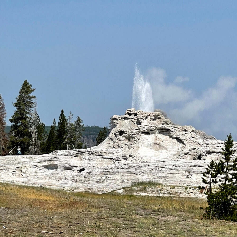 Yellowstone Geysers and Hot Springs: The Complete Guide - Sunshine Whispers
