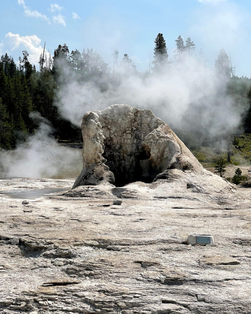 The Ultimate Guide to Yellowstone’s Upper Geyser Basin - Sunshine Whispers